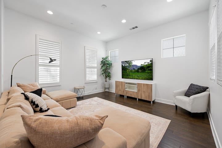 Relaxing Family Home W/pool - Garden Grove, CA