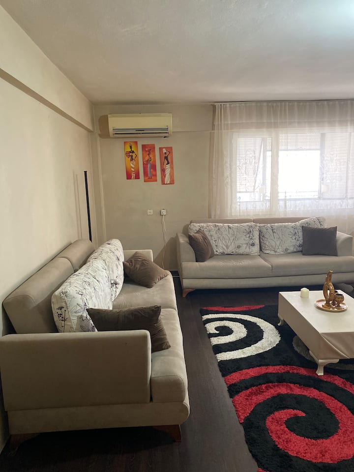 Geniş Oda Ve Merkezi Konum - İzmir Il