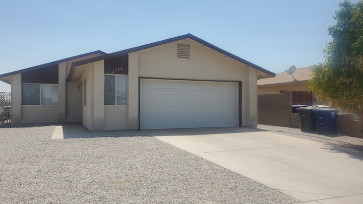 Great Location Close To Shopping Has Smart Lock - Yuma, AZ