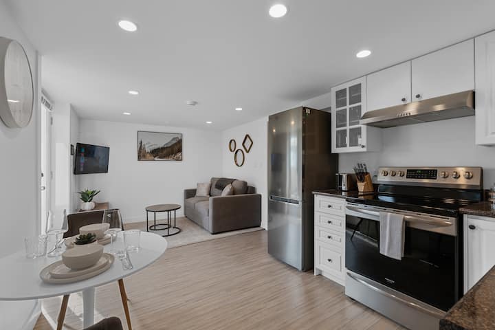 Bright Garden Suite • Near Trails & Transit To Dt - 6400