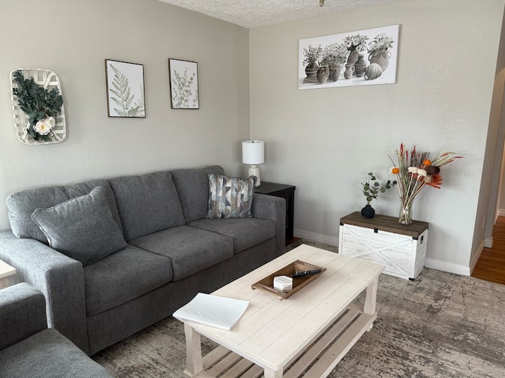 Cedar Cove Bungalow - Bavaria, KS