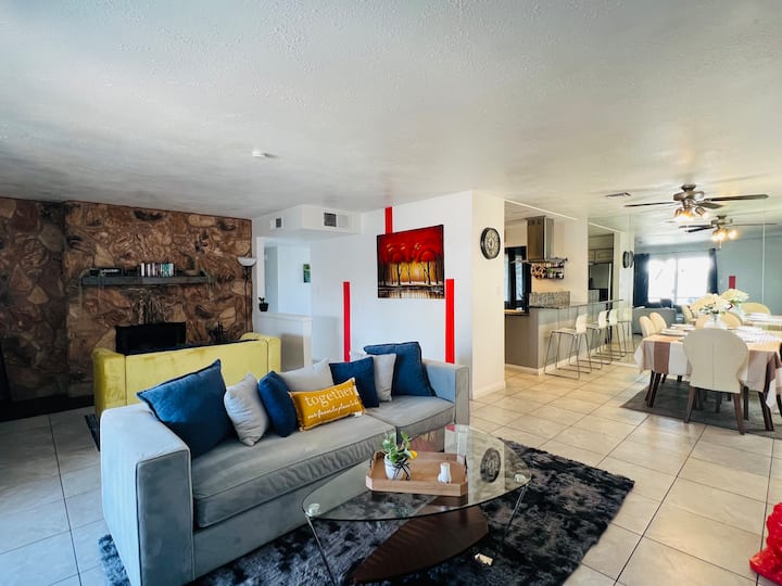 Charming 3-bedroom Pool Home - ラスベガス