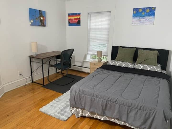 Room#6 At South End Apartment - Burlington, VT