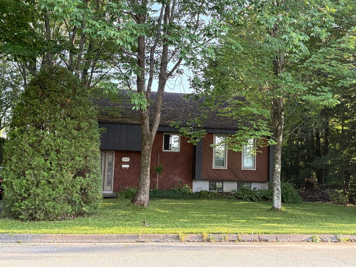 Maison Lumineuse 3 Chambres - Sherbrooke