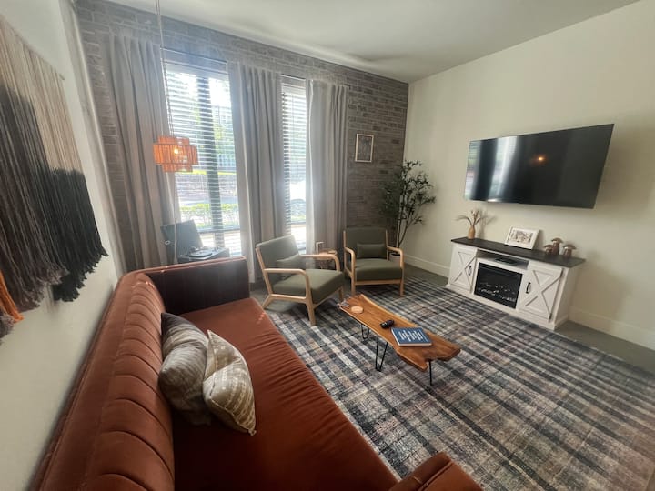 Hearth House | Sobro Townhome | Downtown Escape - Nashville