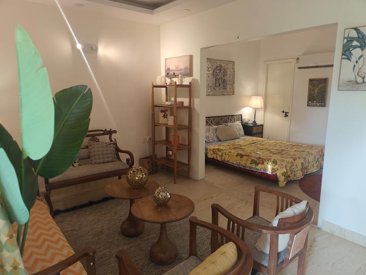 Pvt. Sunset Studio Apartment - Yeni Delhi