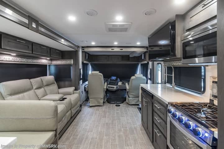 The Clean Round Coach - Temecula, CA