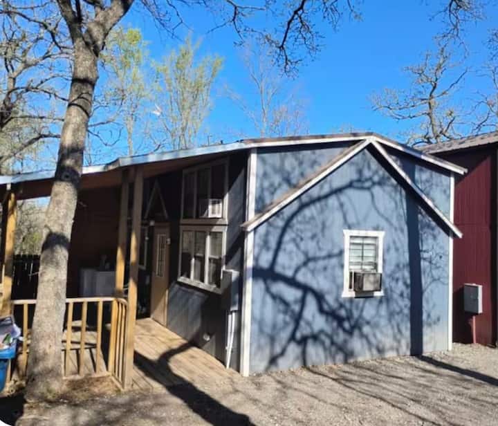 Harmonious Blue Oak Tiny Home - Mansfield, TX