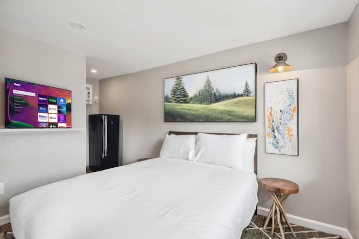 Inn 32 - Boutique River Motel - Queen Room - New Hampshire (State)