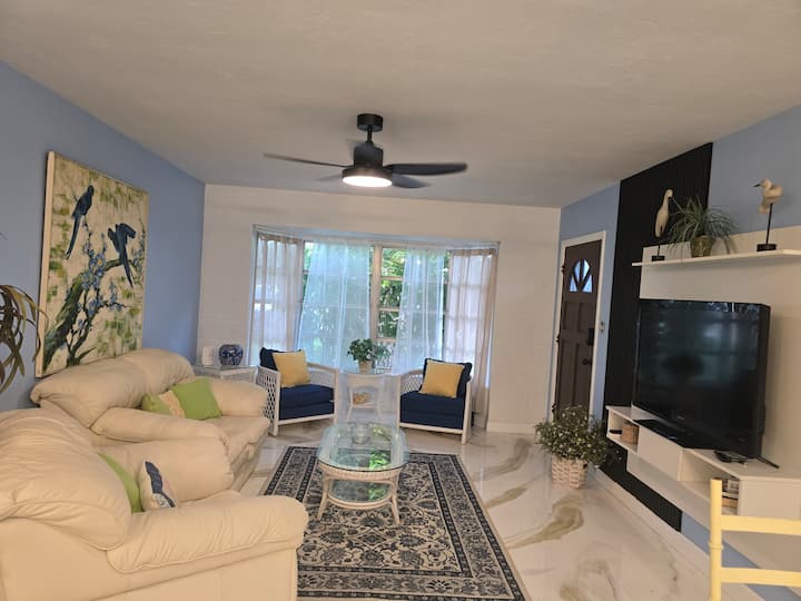 Blue Home -Away - Lakewood Ranch, FL