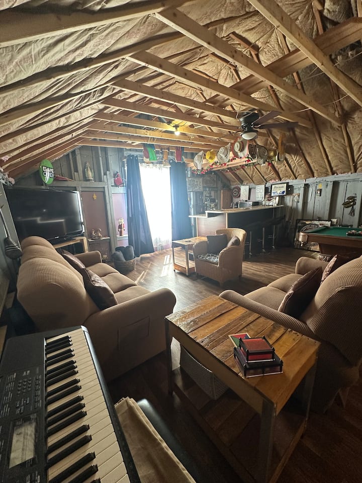 Comfy Get Away With In Home Fun! - Lake Erie State Park, Brocton