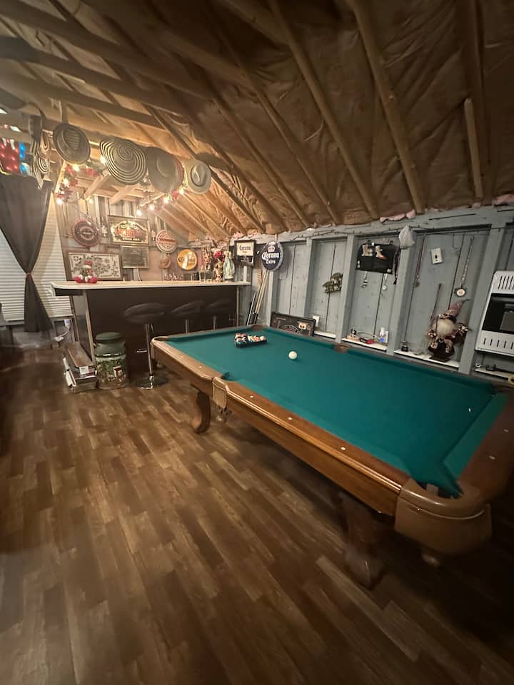 Comfy Get Away With In Home Fun! - Fredonia, NY