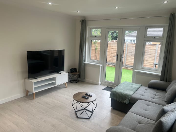Rose Mews, Newly Refurbed Modern Interior W Garden - Chingford