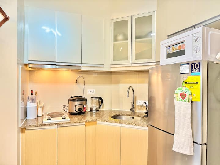 C1-10n|top Floor Balcony Across Naia Terminal 3 - Pasay