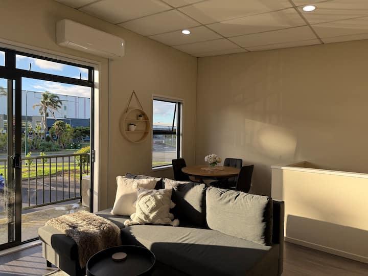 Cosy & Sunny Apartment - Auckland