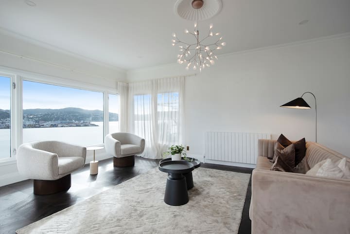 Expansive Seascape Beauty With Magnificent Views - Wellington