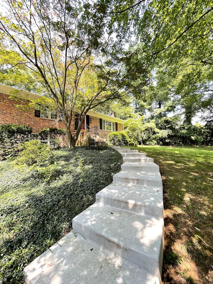 Entire 3br/2ba Home In Great Falls – Well Located - Great Falls, VA