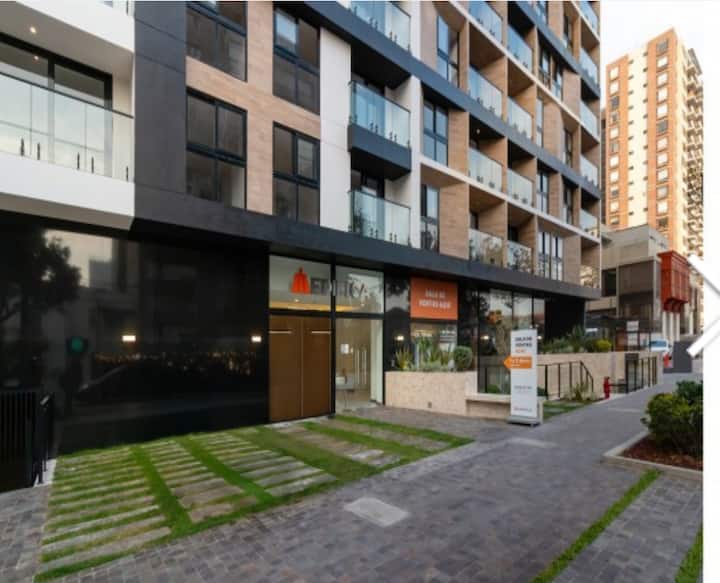 Dpto. En Miraflores. Cama King - Perú