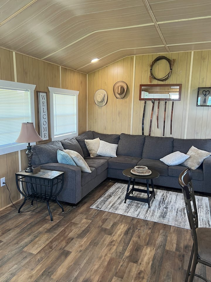 Little House On The Farm - Guntersville Lake