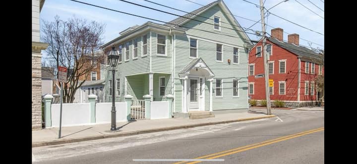 Seaside Stay In Historic Warren - Swansea, MA