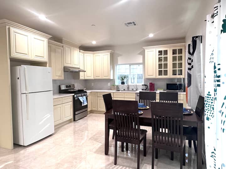 New House, Near La & Food Spots - Rosemead, CA