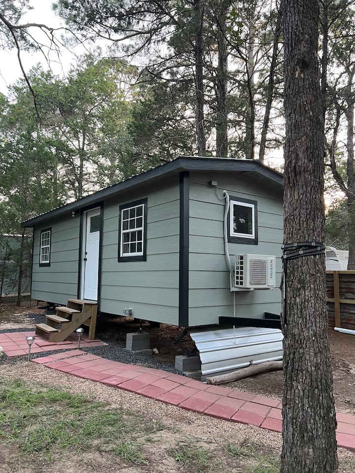 Bastrop Peaceful Tiny House For 2 - Bastrop, TX