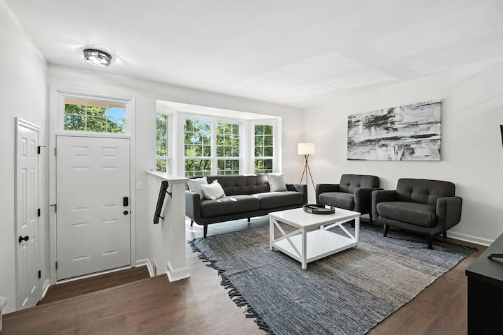 Fully Furnished Relocation Home | 30+ Day Stay - Manassas, VA