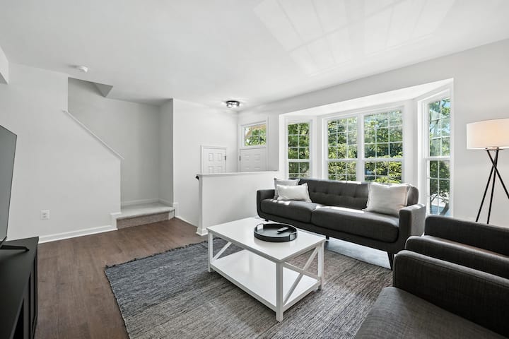 Insurance Housing | Furnished Family Home - Manassas, VA