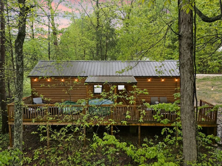 Premium Creekside Cabin Hot Tub | Red River Gorge - Clay City, KY