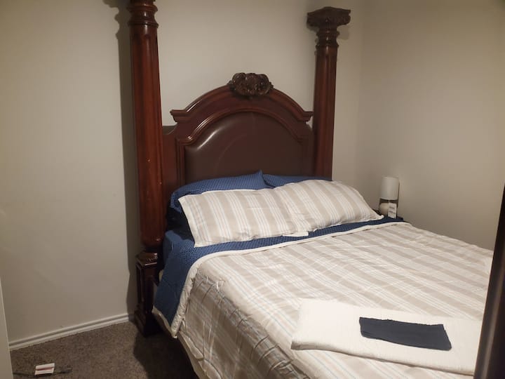 Beautiful Quiet Room - Denton, TX