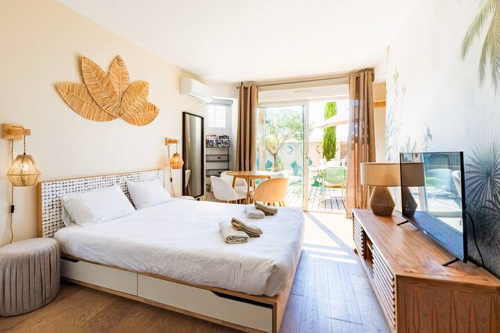 Cocoon In Cassis - Cassis