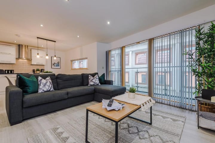 Spacious City Centre, 2 Beds, 2 Baths, Sleeps 10 - Wirral