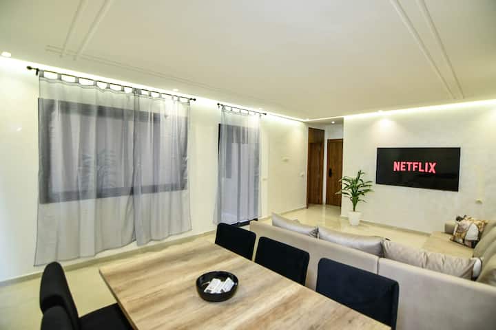 New Elegant 3 Bedroom Apartment With Patio - Marrakesh