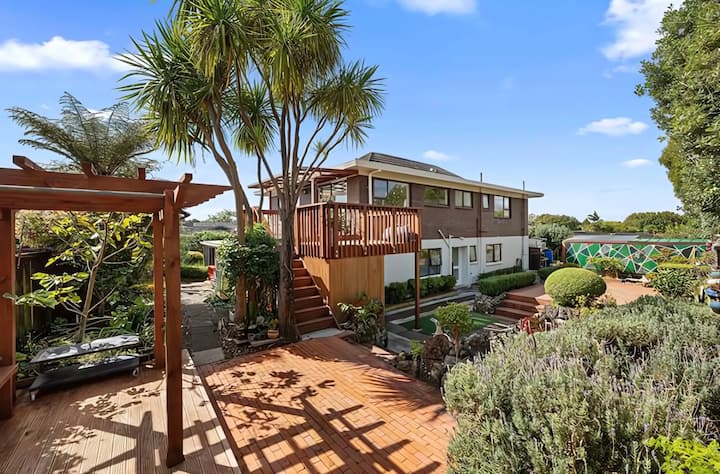 Sunny, Newly Renovated Home 
 In East Auckland - 懷希基島