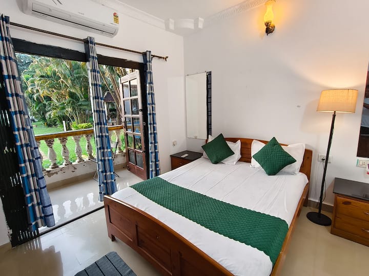 Pool View 1bhk Apartment With All Amenities - Goa