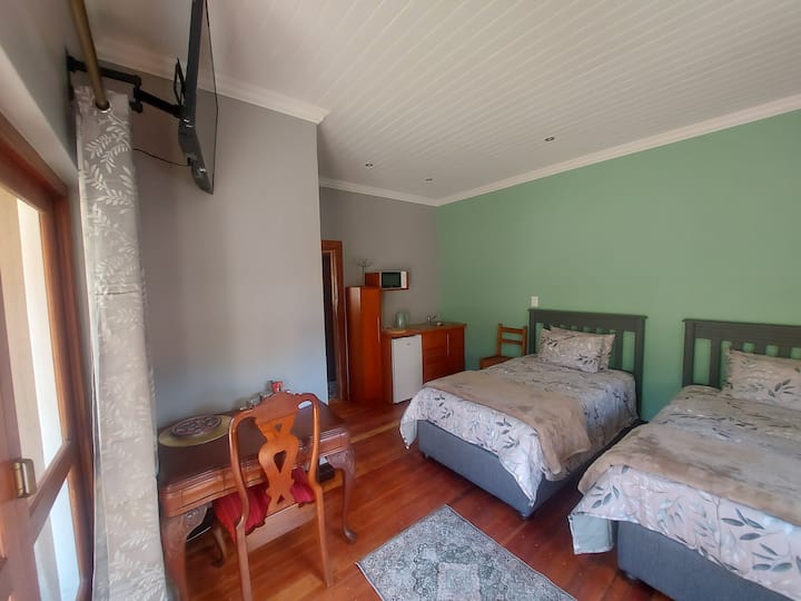Bee-autiful Stay Garden Cottage - Bloemfontein