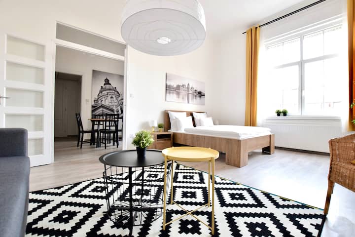 Standard Apartment By Hi5- Next To Bazilika - Budapest