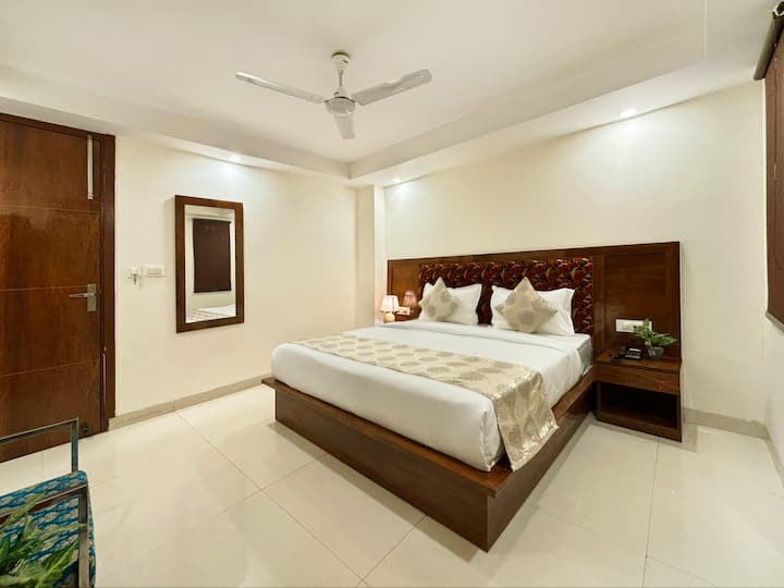 Emblem Suites At Delhi Airport - Delhi
