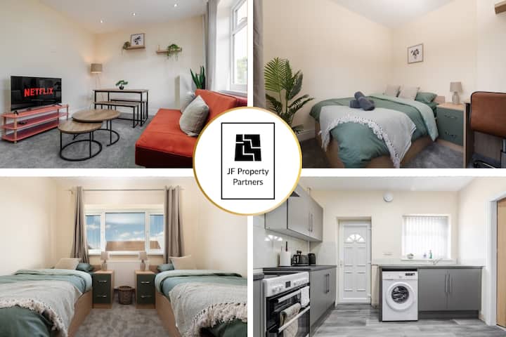 Stylish 3 Bedroom House Manchester W/ Free Parking - Bolton