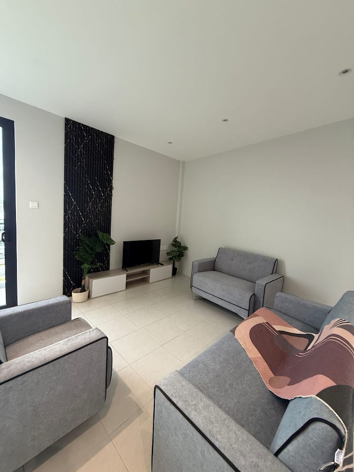 Near Vivacity>bcck>emart> 3 Room Grape - Kuching