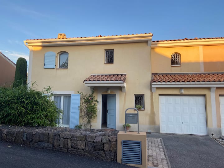 Jolie Maison Lumineuse Dans Une Résidence Privée - Cannes