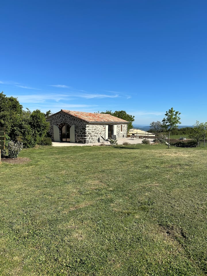 Grange En Pierres, Vue Exceptionnelle Et Calme - France