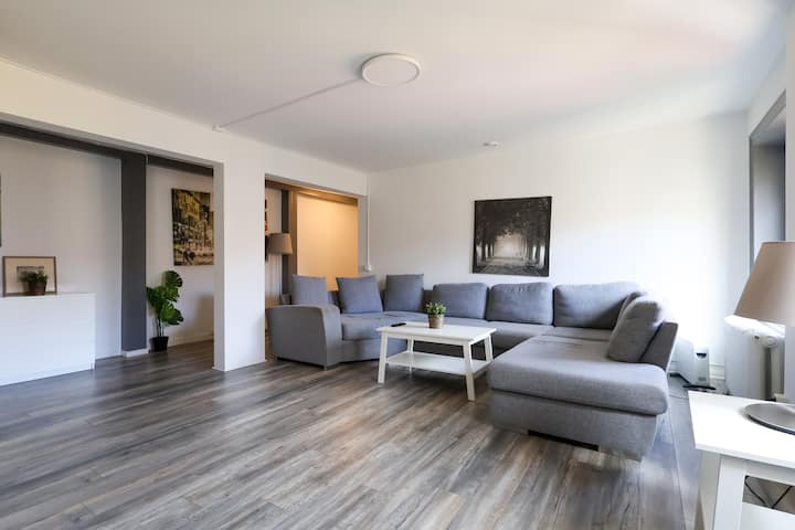 The Dream Apt • 7 Br  •  3 Bath  •  City - Gotemburgo