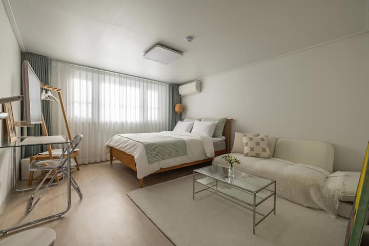 [다니숲 스테이] Cozy Bnb #홍대,용산(Bts),여의도(한강) 10분#계단없음#투룸 - Seoul