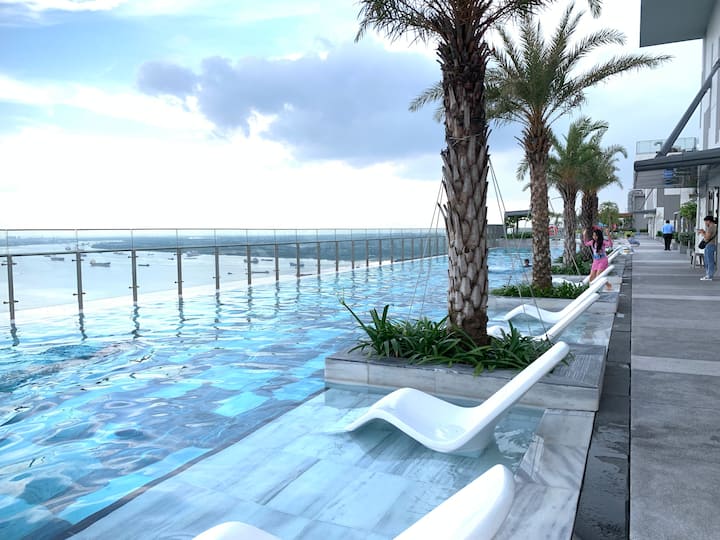 Infinity Pool_river Panorama Luxury Apt 1br - Nhà Bè