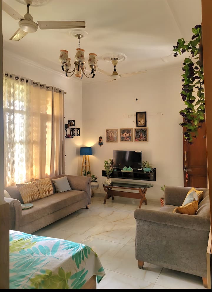 1 Bedroom With Attached Bathroom At First Floor - Chandigarh