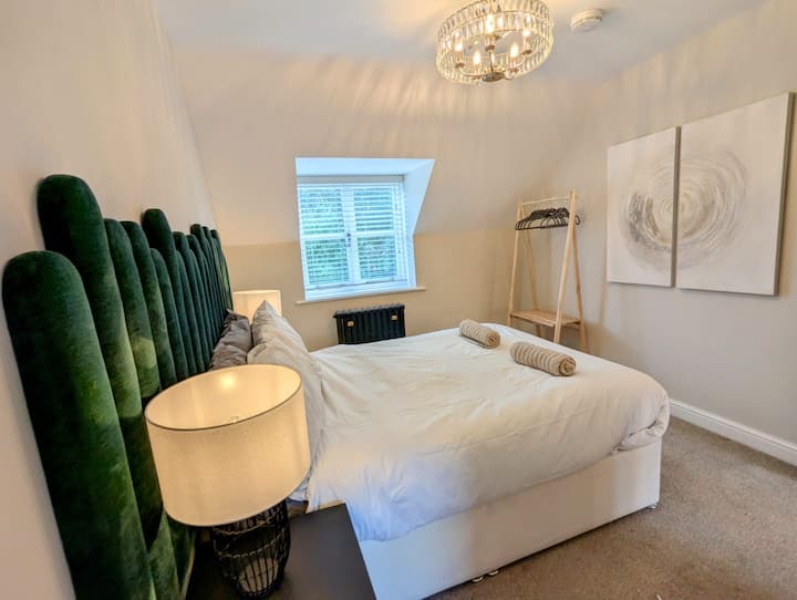 2 Bed, 2 En Suite, Private Parking, Modern, - Nantwich