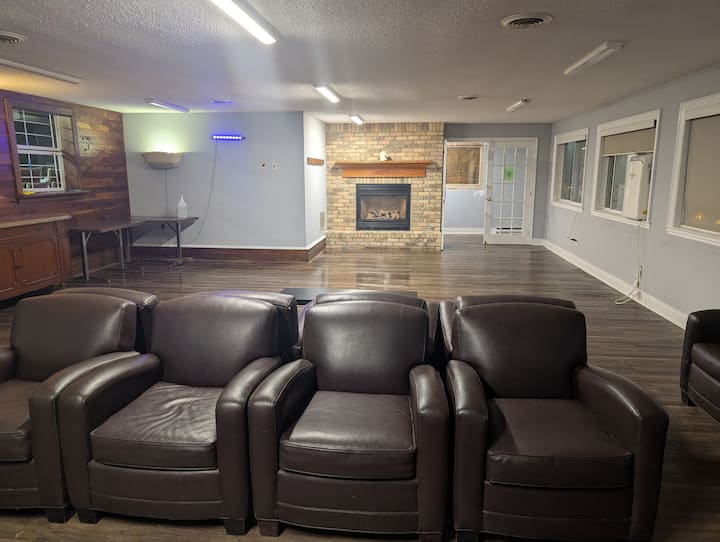 Rustic Lounge On Horse Farm – Perfect For Events. - Hamilton