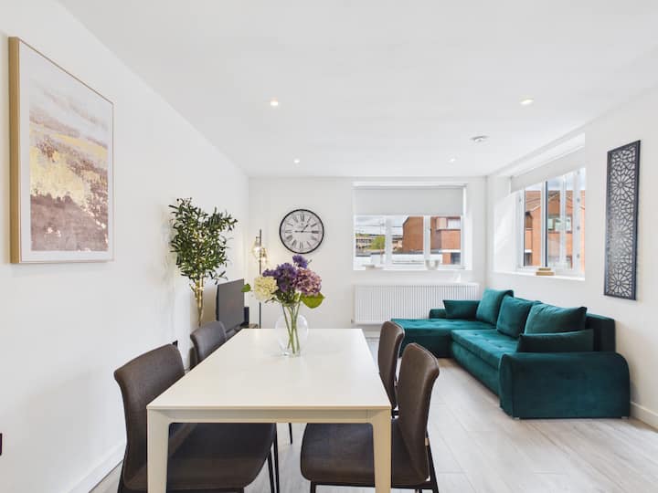 Luxury Two Bed | Sleeps 6 | 5 Beds - Harrow