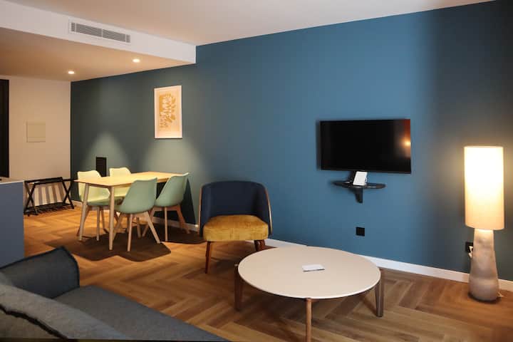 Apto. Deluxe En Hotel Divino, Junto Al Museo Dalí - Figueras